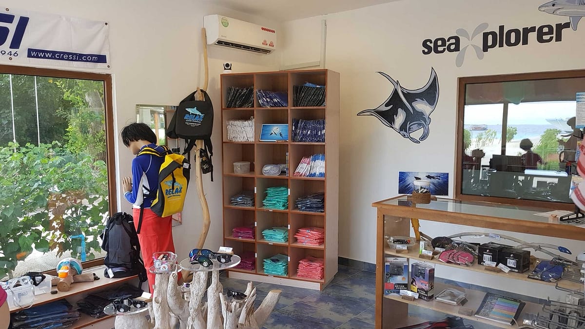 Reethi Faru - Sea Explorer Dive Center